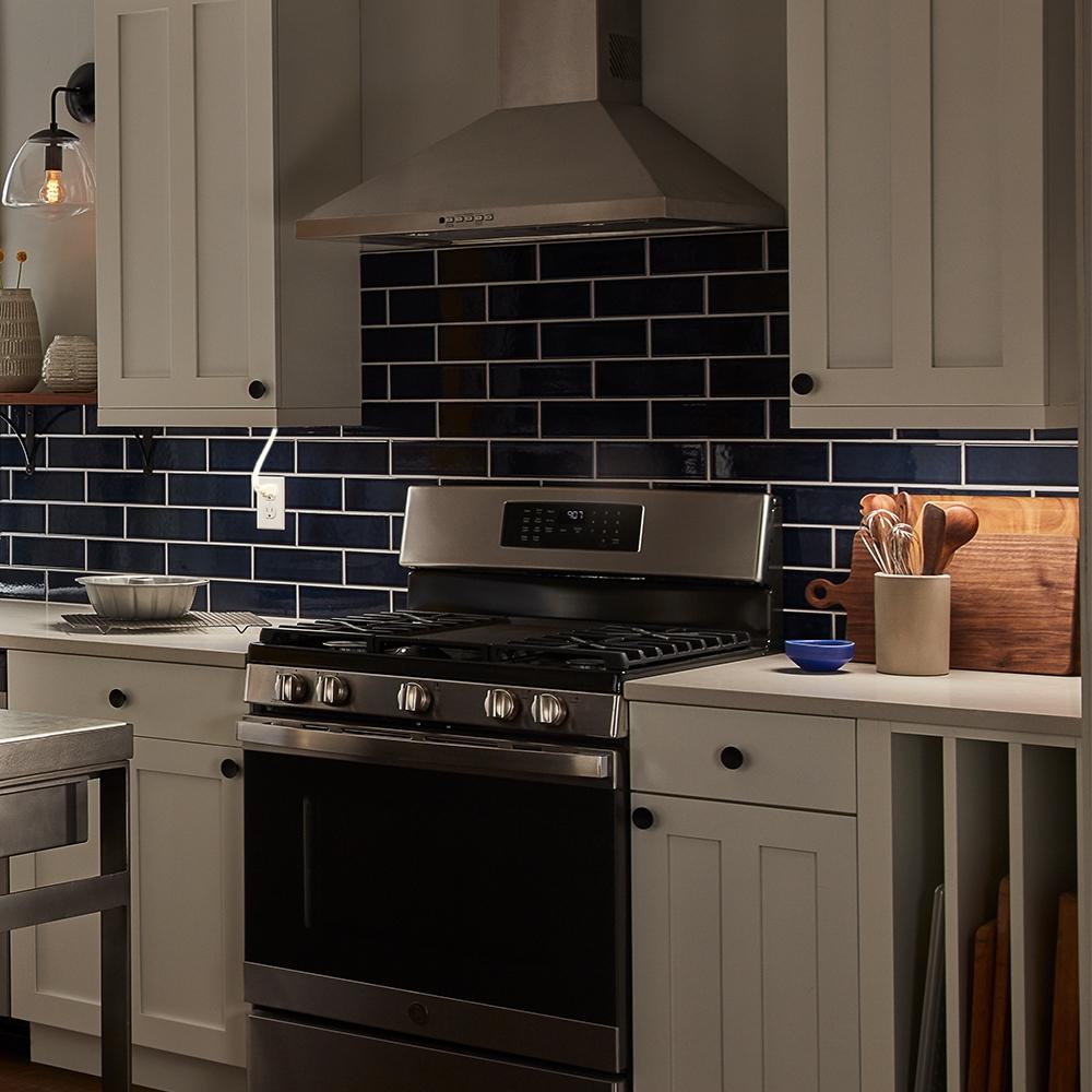 GE Premium Slim Undercabinet LED Refresh HD Daylight 10W LED Plug-In ...