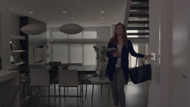 How Do Smart Bulbs Work with Switches (Regular or Smart)?